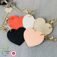 China Round Heart Flower Shape Heavy Duty Leather Pu Carabiner Keychain Anniversary Gift Personal for sale