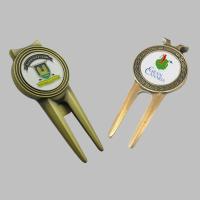 China Modern design golf divot repair tool golf pitchfork creative metal custom color soft enamel fork golf divot tool for sale