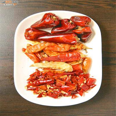 China Single Herbs Dark Red Bullet Chilli Perfect Fit Looking Efficiency for sale