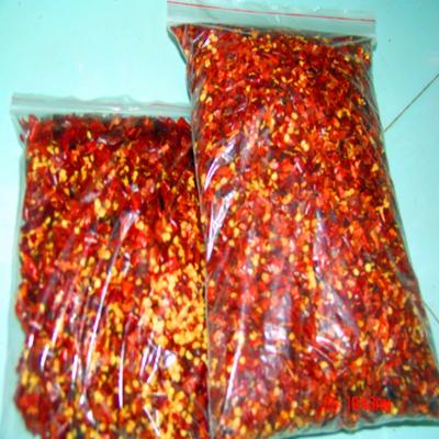 China Vitamin C Rich 5-8 Mesh Natural Red Spicy Chilli Flakes For Seasoning for sale