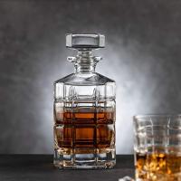 China Round Glass Stopper Bourbon Whiskey Bottle for Cosmetics Engraved Design 30oz Capacity for sale
