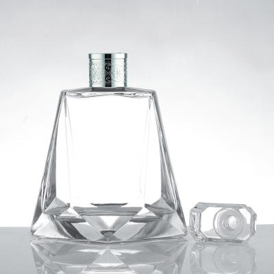 China 375ml 500ml 700ml 750ml Glass Whisky Bottle for Customized Luxury Cosmetic Packing for sale