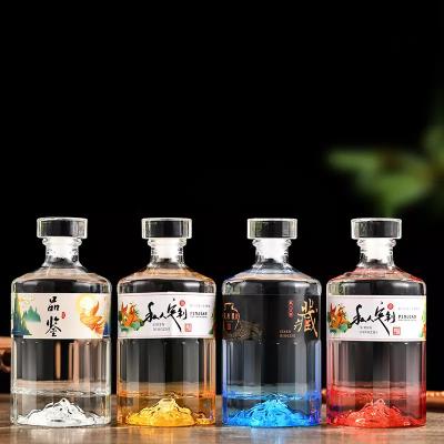China Glass Collar Whisky Vodka Bottle with Cork Cover 750ml Capacity Customized Luxury for sale