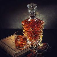 China Liquor Vodka Whiskey Wine Round Stackable Glass Bottle with 750ml Capacity for sale