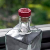 China Transparent Glass Whisky Bottle 700ml Capacity for Customized Bar and Personalized for sale