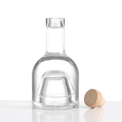 China 250ml Glass Bottle With Screw Stopper For Gin Vodka Whisky Made for Cosmestic and Wine for sale