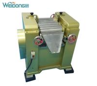 China Small Three Roll Cosmetic Grinding Machine Multifunctional For Laboratory for sale