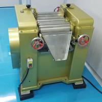 China SUS304L 1000 kg/h Dry Powder Mixing Machine Efficient Three Roll Mill Machine for sale