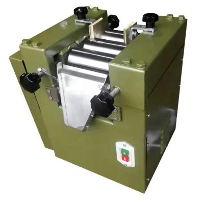 China Laboratory Cosmetic Triple Roller Grinder Chocolate Fine Grind Machine for sale