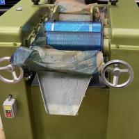 China Laboratory Cosmetic Triple Roller Grinder Chocolate Fine Grind Machine for sale