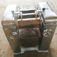 China Laboratory Cosmetic Triple Roller Grinder Chocolate Fine Grind Machine for sale