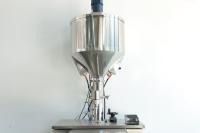China Quantitative Paste Cosmetic Liquid Filling Machine Dual Purpose for sale