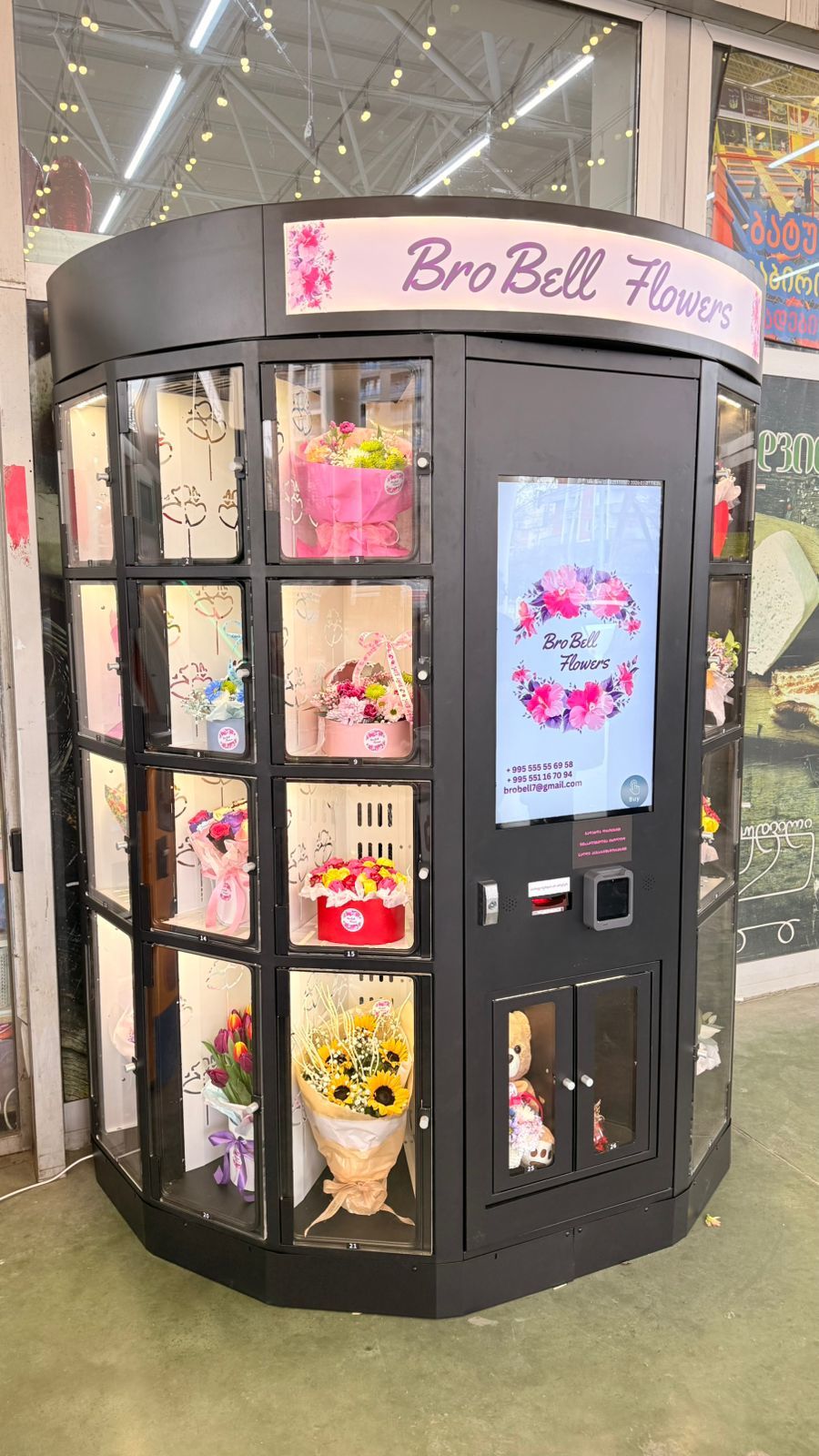 This flower vending machine can sell flowers and gifts
