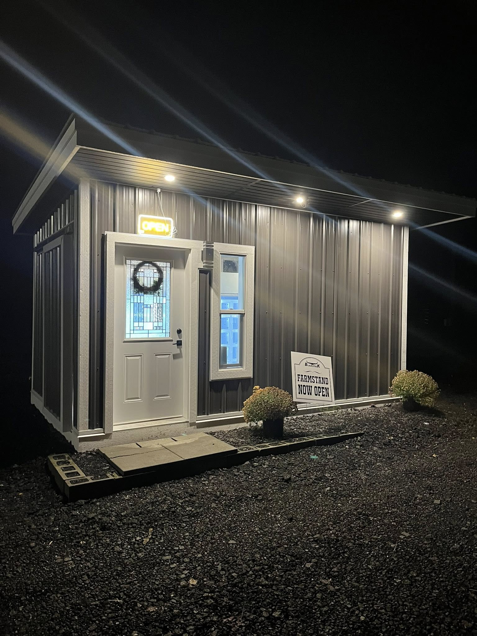 A Canadian customer use our locker vending machines to sell farm products.