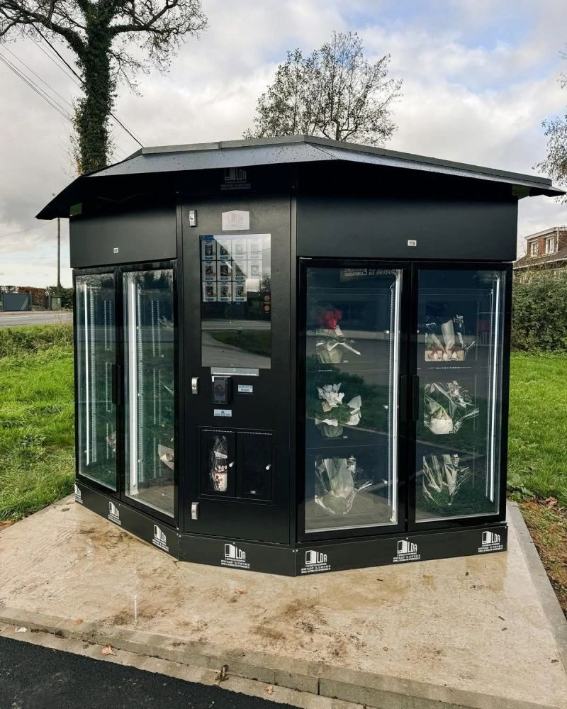 A French customer use this 2 in 1 flower vending machine to sell flowers outdoor.