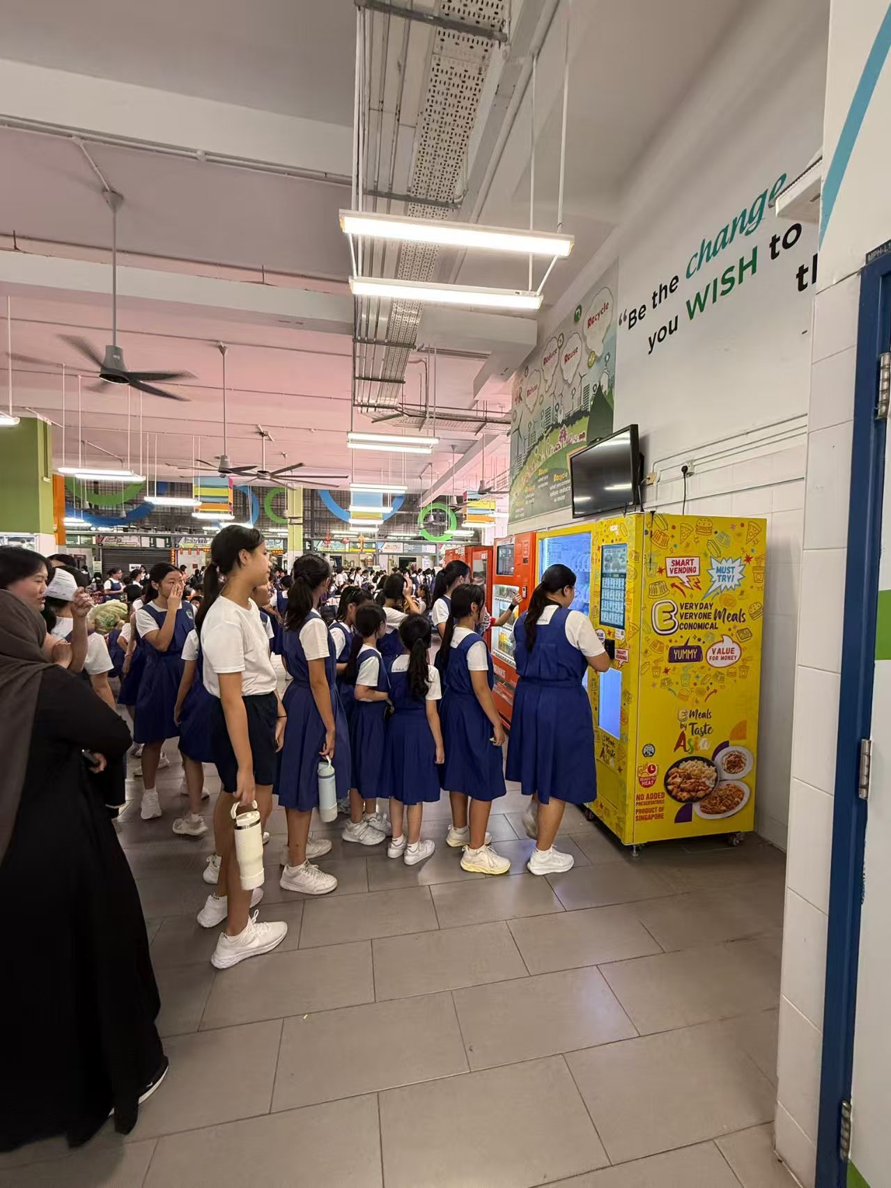 A Singapore client placed a food vending machine in a middle school canteen.