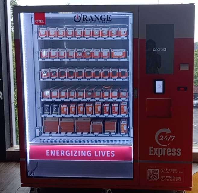 This elevator vending machine is suitable for selling 3c product.