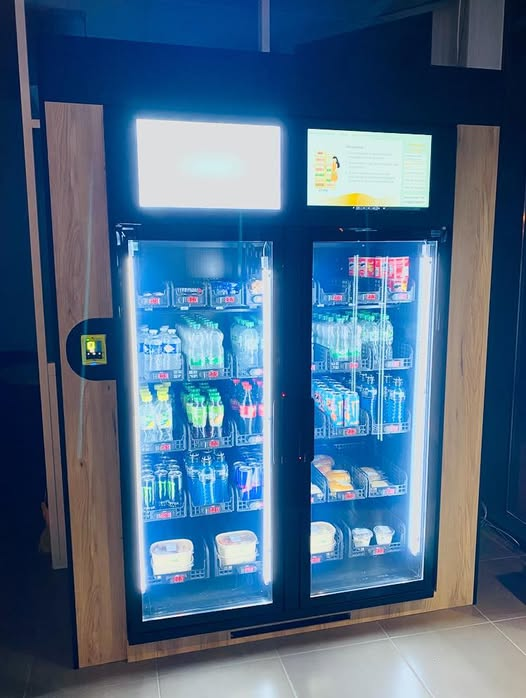 This snack vending machine is suitable for selling snack and drink at public area.