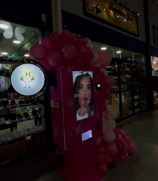 A Mexico customer placed a cosmetic vending machine in a shopping mall to sell beauty product.