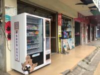 China 337 Capacity Beverage Vending Machine Elevator Hot And Cool Direct Push Slot for sale