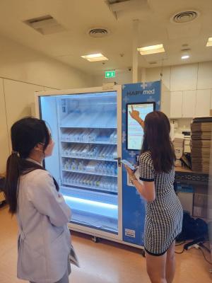 China Pharmacy Vending Machine QR Code Prescription Pickup For Easy Medicine Access Product for sale