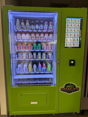 China 21.5 Inch Touch Screen Zoo Vending Machine For Quick Service And 270-540 Pcs Capacity for sale
