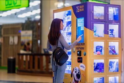 China Defogging Glass Door Snack Food Vending Machine With 54 Slots Storage Capacity W138*D83*H198 Cm for sale