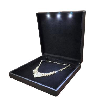 China High-End LED Light Jewelry Packaging Box Large Chain Necklace Box with Custom Logo Factory Wholesaled Square Pattern for sale