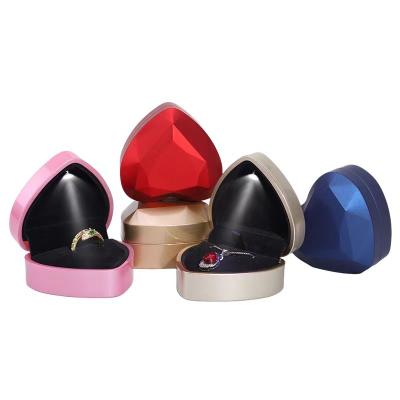 China Crown Luxury Customized Heart Shaped LED Light Jewelry Box with Velvet Lining for Valentine's Day-OEM Available for sale