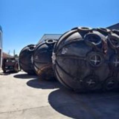 China Innovative Solid Rubber Cylindrical Fender Systems Customized Size Explosion Proof Technology for Optimal Impact Cutting for sale