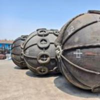 China Innovative Solid Rubber Cylindrical Fender Systems Customized Size Explosion Proof Technology for Optimal Impact Cutting for sale