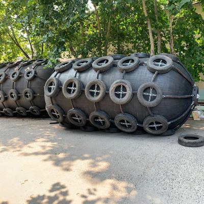 China Factory Wholesale Cylindrical Marine Rubber Fender Anti-aging Wear-resistant Features for Vessel Berthing Mooring Customized for sale