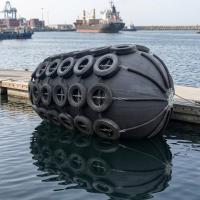 China Factory Wholesale Cylindrical Marine Rubber Fender Anti-aging Wear-resistant Features for Vessel Berthing Mooring Customized for sale