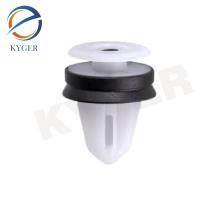 China LR013135 Door Trim Panel Clip Fastener Retainer Body Side Molding Clip For Land Rover Discovery 3 2005 for sale