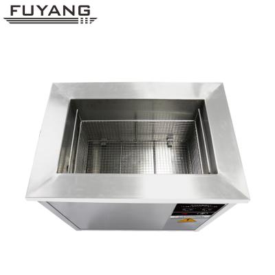 China 560L Industrial Ultrasonic Cleaning Machine SUS304 Tank For Casters for sale