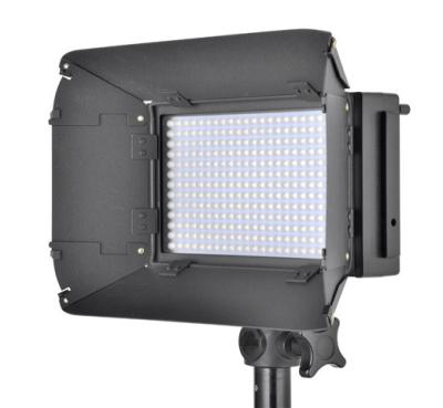 China LCD Screen Ultra Bright Studio Video Lighting With Barndoor Dimmable for sale