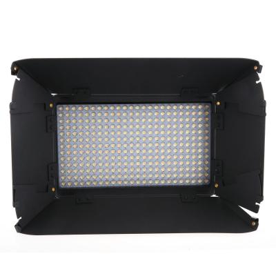 China Professional Video Camera Lighting With Barndoors and LCD Touch Screen for sale