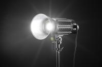 China Cri 95 Compact 200w Photo Studio LED Video Lights Daylight Balanced Bowen Mount With Reflector for sale