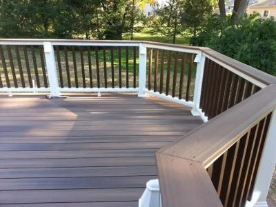 China 150 X 150mm 200 X 200mm WPC Railing Garden Wood Plastic Composite Fence for sale