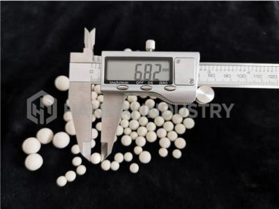China Diameter 1mm-10mm High Purity Aluminum Oxide Suitable For Industrial Ceramics for sale