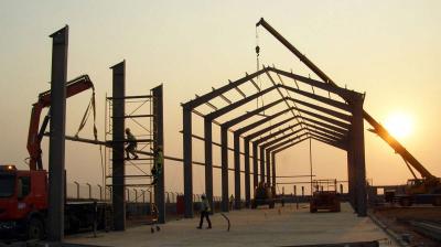 China PEB Metal Buildings Customized Design Easy Construction Erection For Oil & Gas Industry for sale