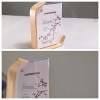 China Personalized Clear Sheet Poster L Shape Acrylic Photo Picture Frame with Wood Base for sale
