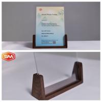 China Embedded Acrylic Photo Frame Tableholoder Wood Base for sale