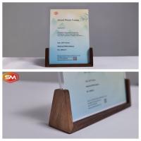 China Embedded Acrylic Photo Frame Tableholoder Wood Base for sale