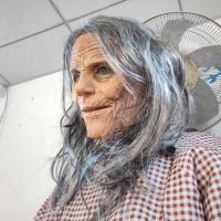 China Flexible Non Toxic Latex Mask for Professional Use with One Size Fit Most Design for sale