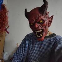 China Red Demon Latex Mask with Horns for Halloween Cosplay - Lightweight 0.3kg Design for sale