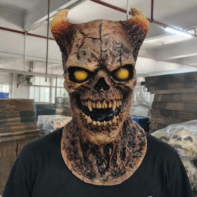 China Scary Devil Skull Latex Full Face Mask, Horror Halloween Cosplay Accessory for Adults, Realistic Demon Costume Mask with Horns and Detailed Texture for sale