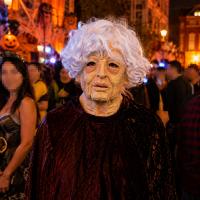 China Realistic Old Man Latex Mask with White Curly Hair, Full Face Elderly Character Mask with Wrinkles and Long Neck Design for Halloween Cosplay Costume Party, Horror Events, OEM Factory Supplier for sale