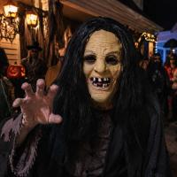 China Realistic Horror Latex Mask with Long Black Hair, Creepy Wrinkled Face and Realistic Teeth Design, Full Face Scary Mask for Halloween Cosplay Costume Party, Haunted House, OEM Factory Supplier for sale