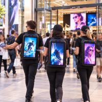 China 15.6 Inch Smart LED Screen Backpack HD Digital Display Advertising Backpack for Business Promotion Events Trade Shows Outdoor Marketing Custom Video Display Travel Bag for sale